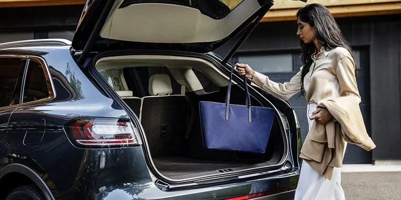 Lincoln Courtesy Transportation Vehicles